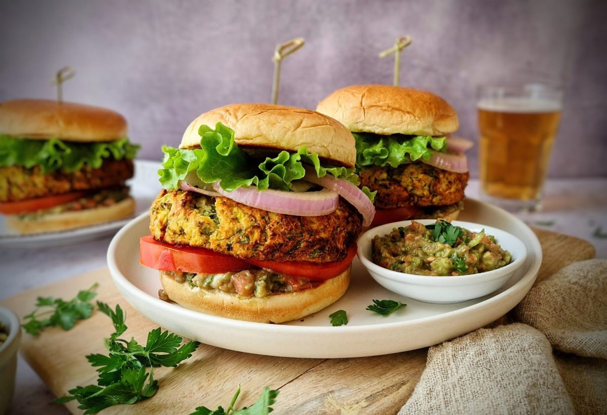 Βurger με μπιφτέκια από λευκά φασόλια - Οι Συνταγές της Νικόλ Μαρίνου